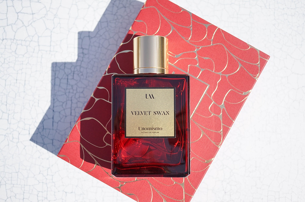 Unomismo Velvet Swan Review: A Elegantly Smooth Cherry Scent