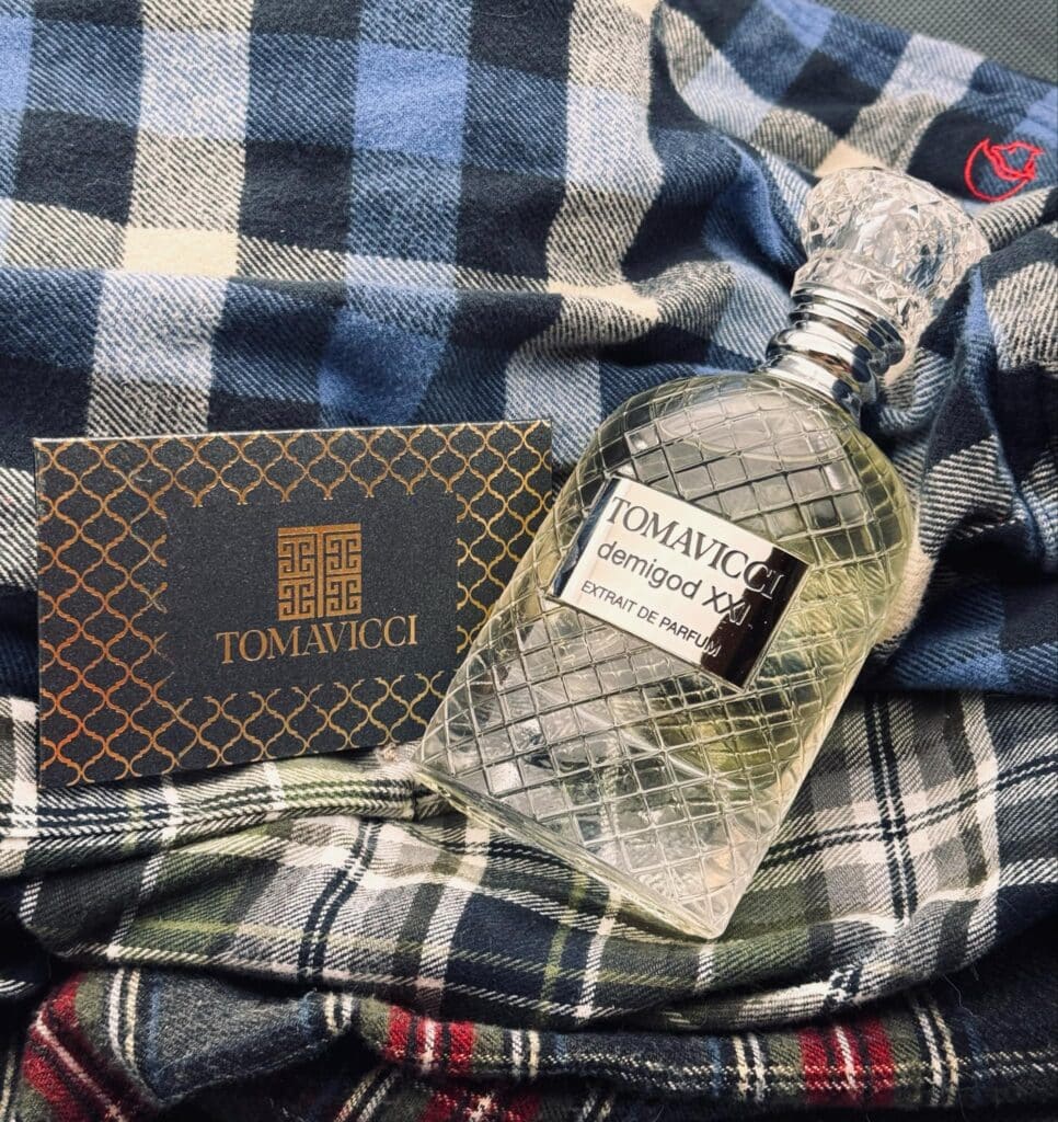 Tomavicci Demigod XXI Review: A Versatile And Comforting Iris